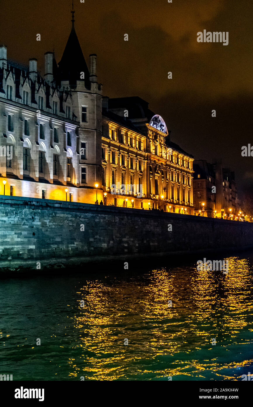 Paris by night, famous buildings Stock Photo - Alamy