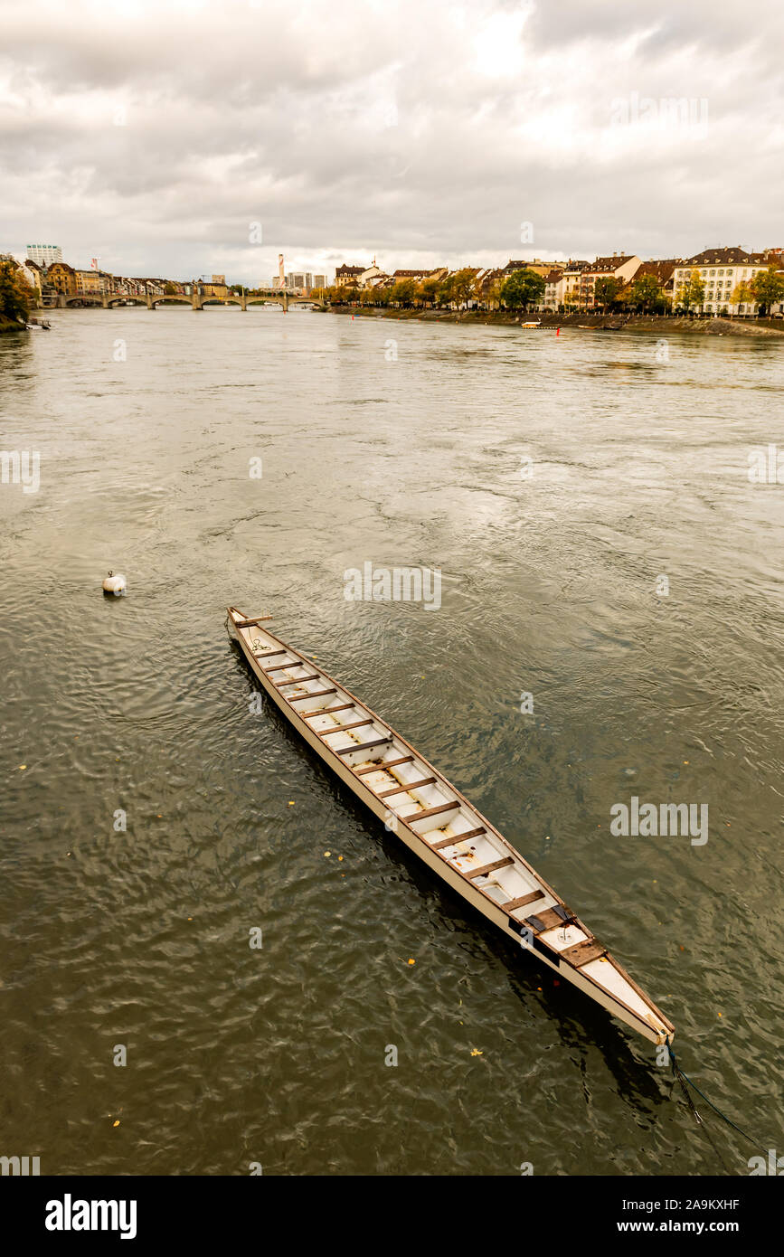 Red blue rowing boats hi-res stock photography and images - Alamy