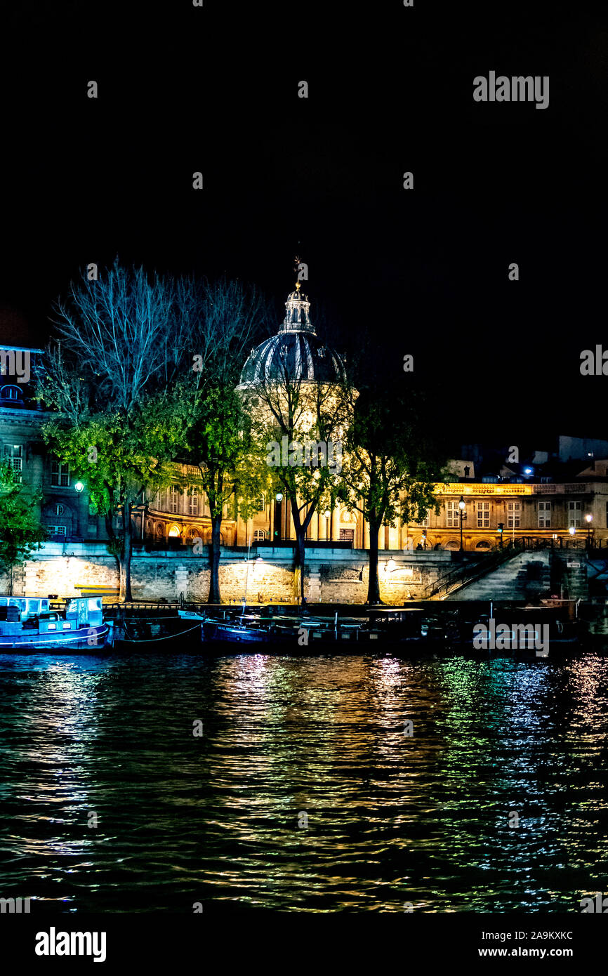 Paris by night, famous buildings Stock Photo - Alamy