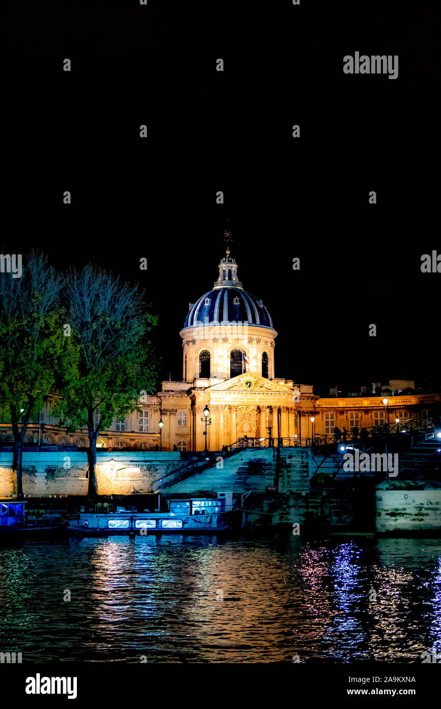 Paris by night, famous buildings Stock Photo - Alamy