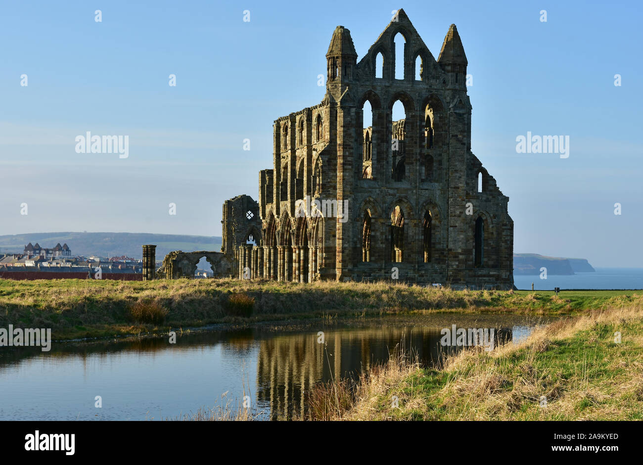 Abbey in winter hi-res stock photography and images - Alamy