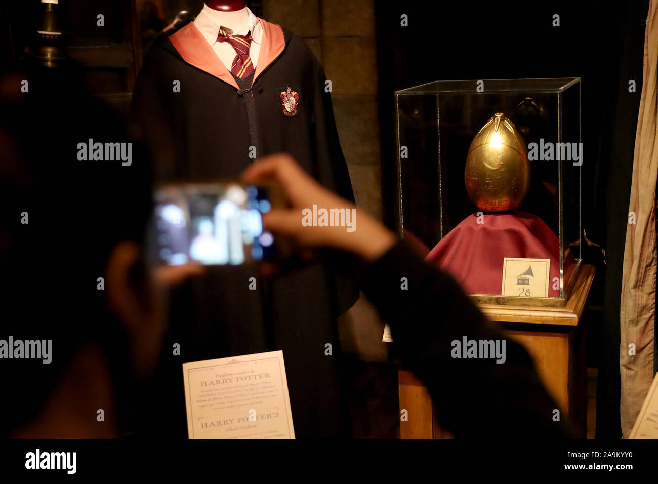 Harry potter props hi-res stock photography and images - Alamy