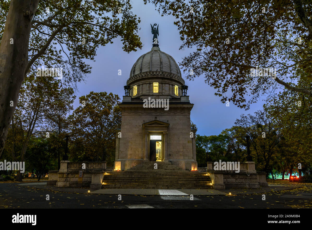 Kerepesi cemetery hi-res stock photography and images - Alamy