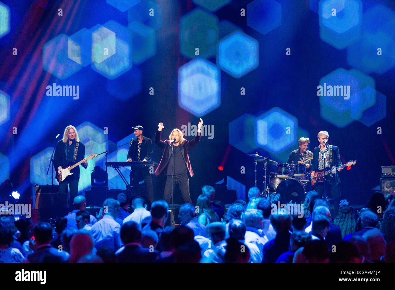 Offenburg, Germany. 15th Nov, 2019. The musicians of the band Münchener ...