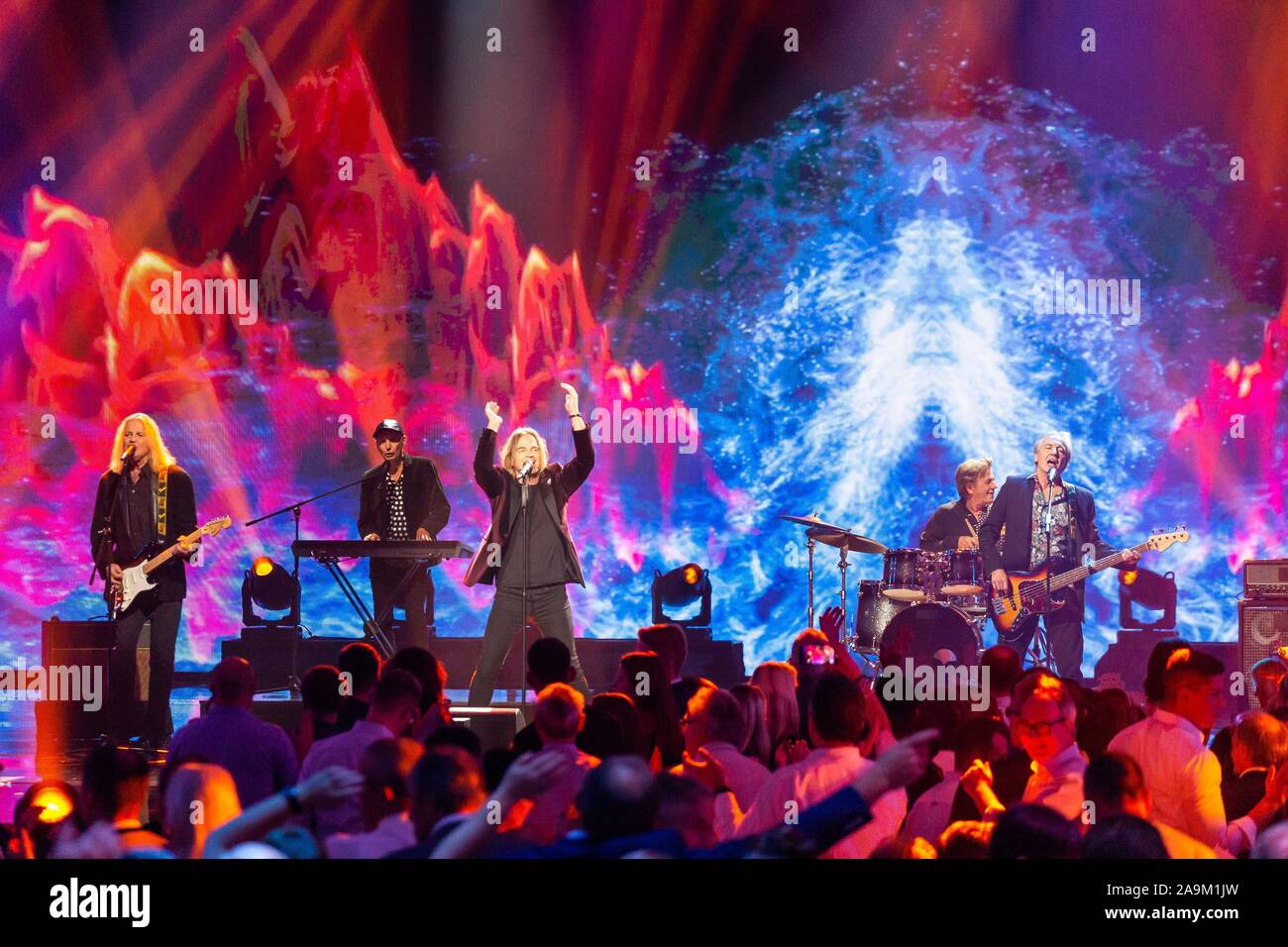 Offenburg, Germany. 15th Nov, 2019. The musicians of the band Münchener ...