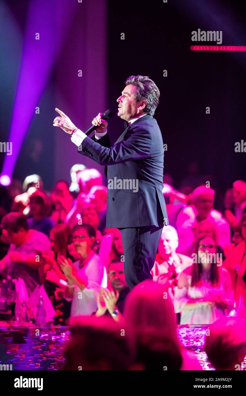 Offenburg, Germany. 15th Nov, 2019. The musician Thomas Anders performs ...