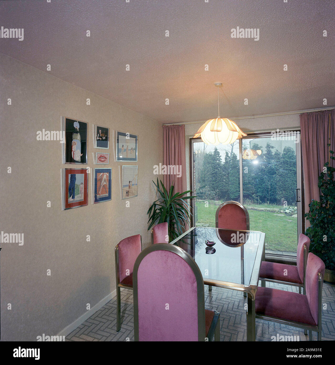 1981 Dining room, UK Stock Photo - Alamy