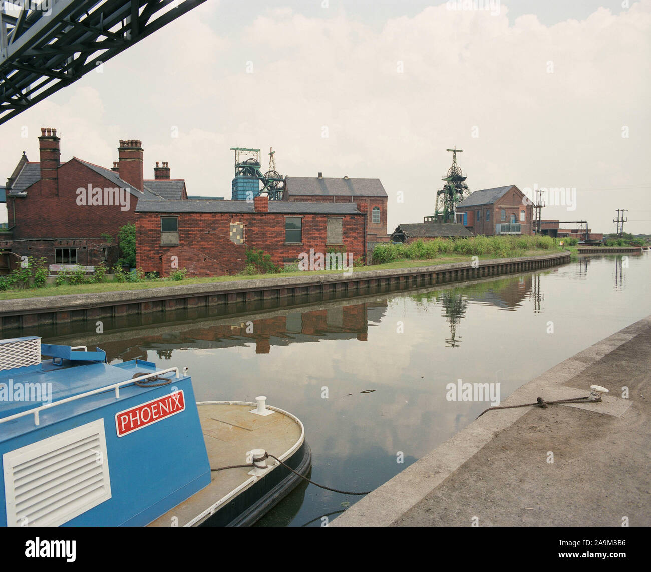 1989 Coal mine, Wigan, adjacent to Leeds/Liverpool Canal, Lancashire ...