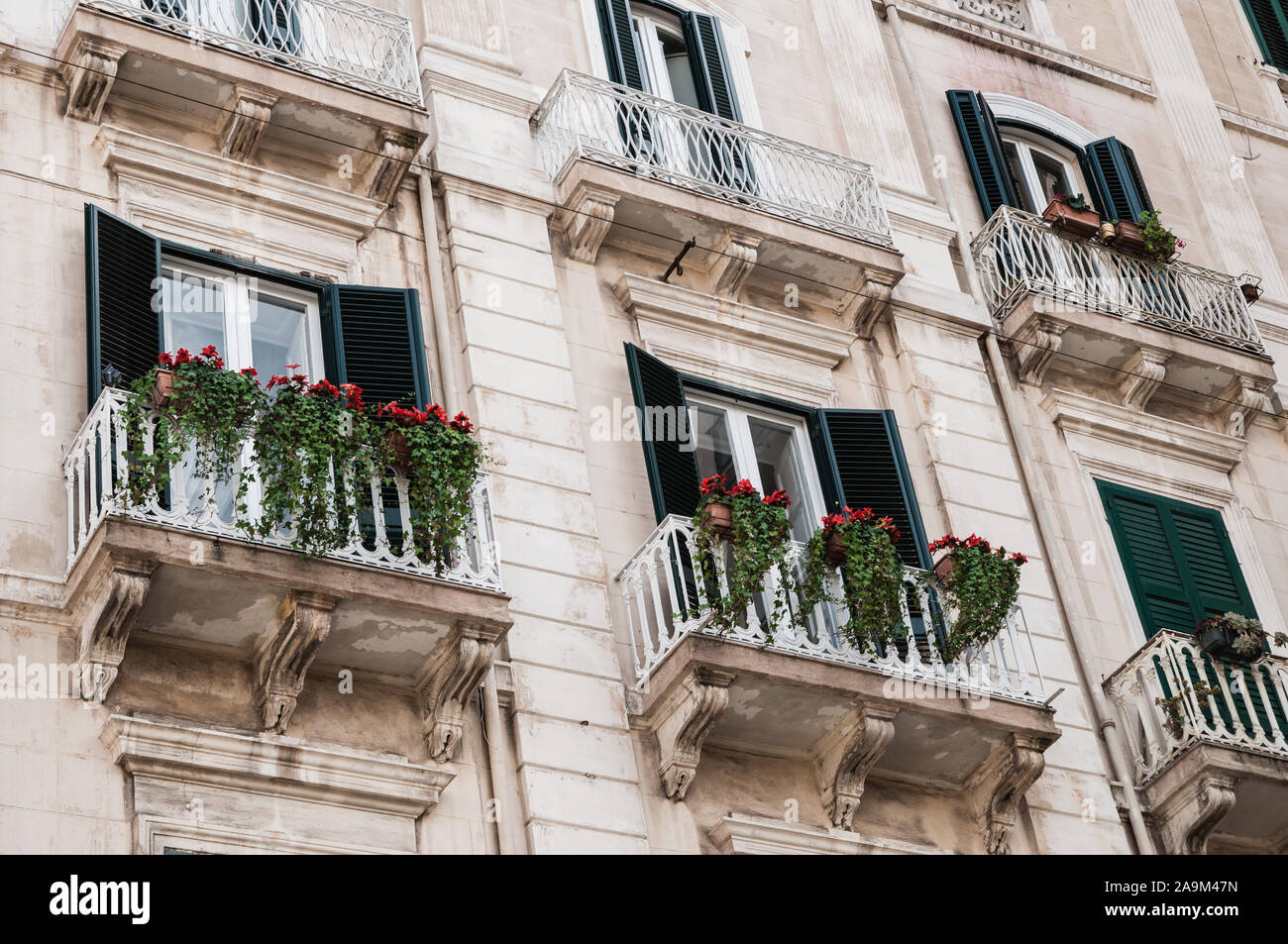 Italian balcony hi-res stock photography and images - Alamy
