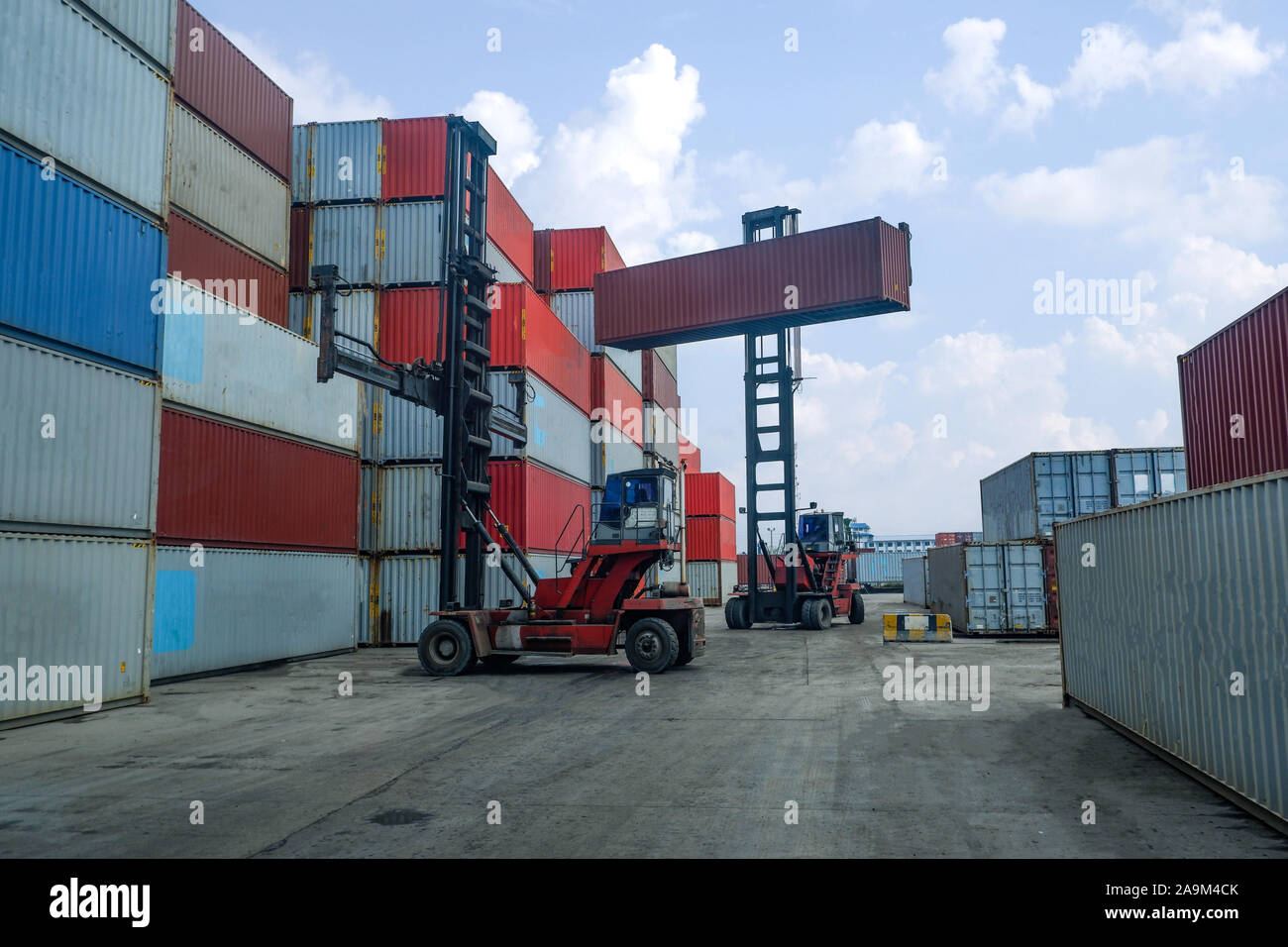 Shipment handlers hi-res stock photography and images - Alamy