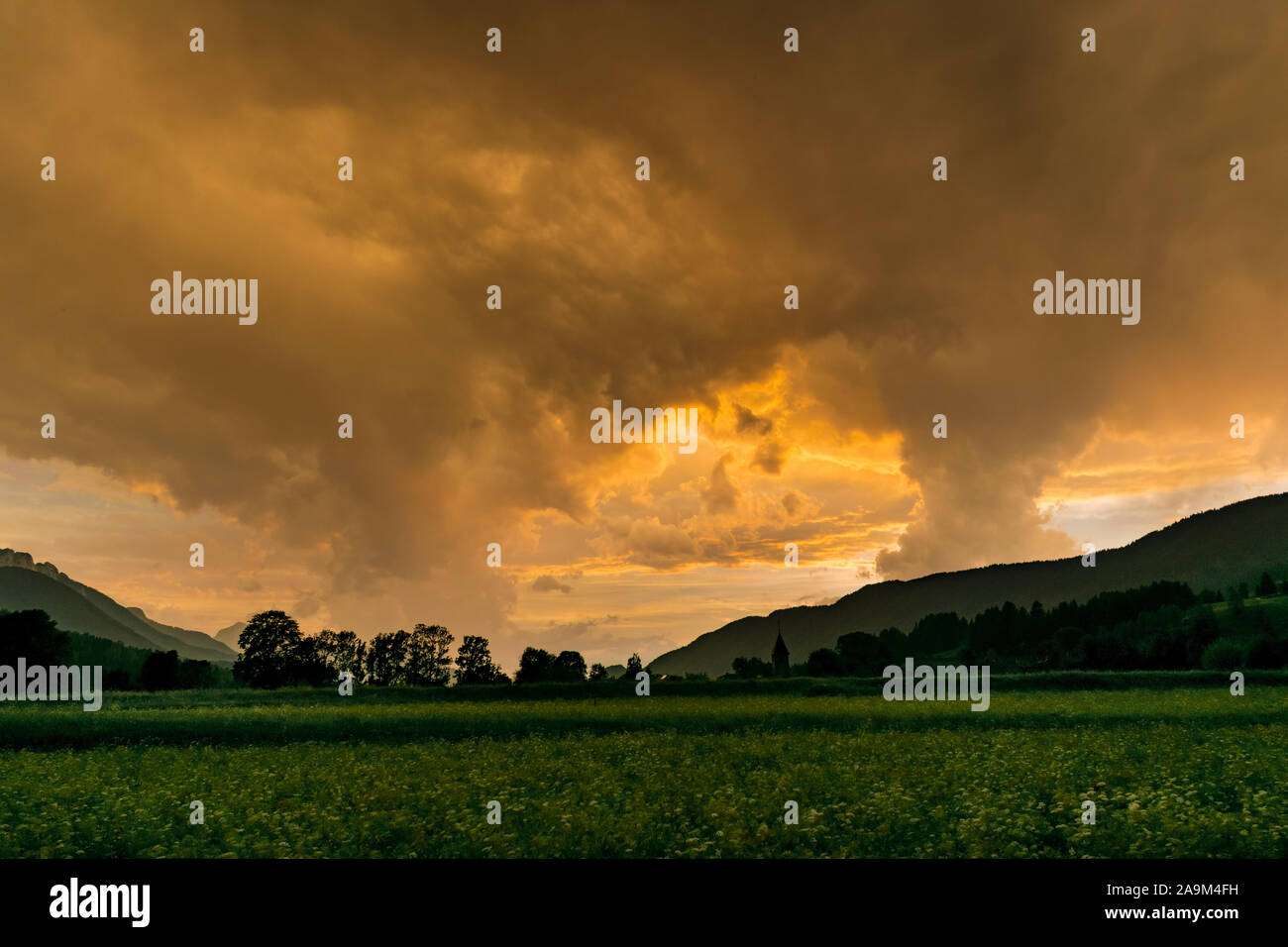 Thunderstorm updraft hi-res stock photography and images - Alamy