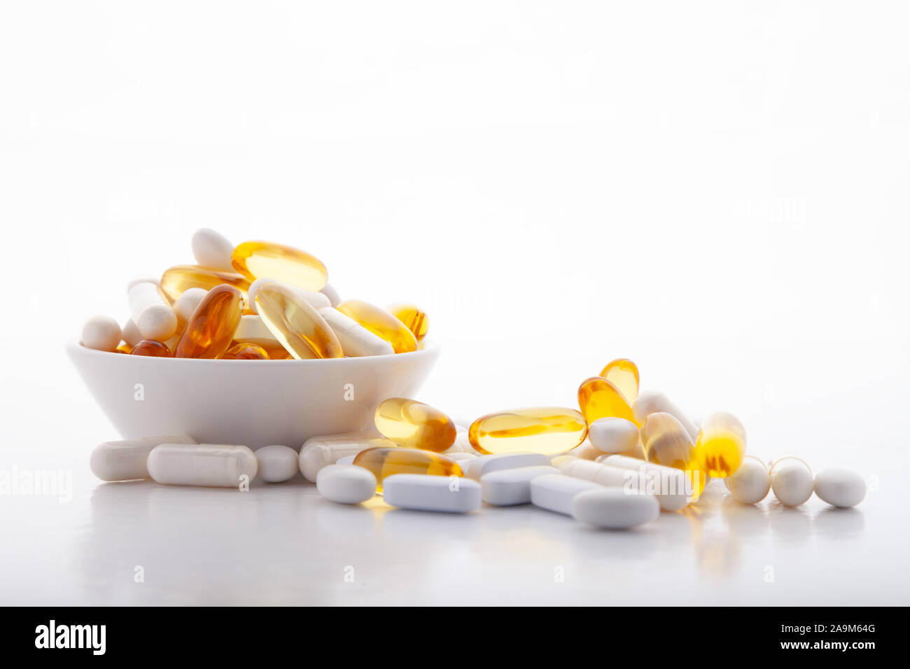 Hard shelled capsules hi-res stock photography and images - Alamy