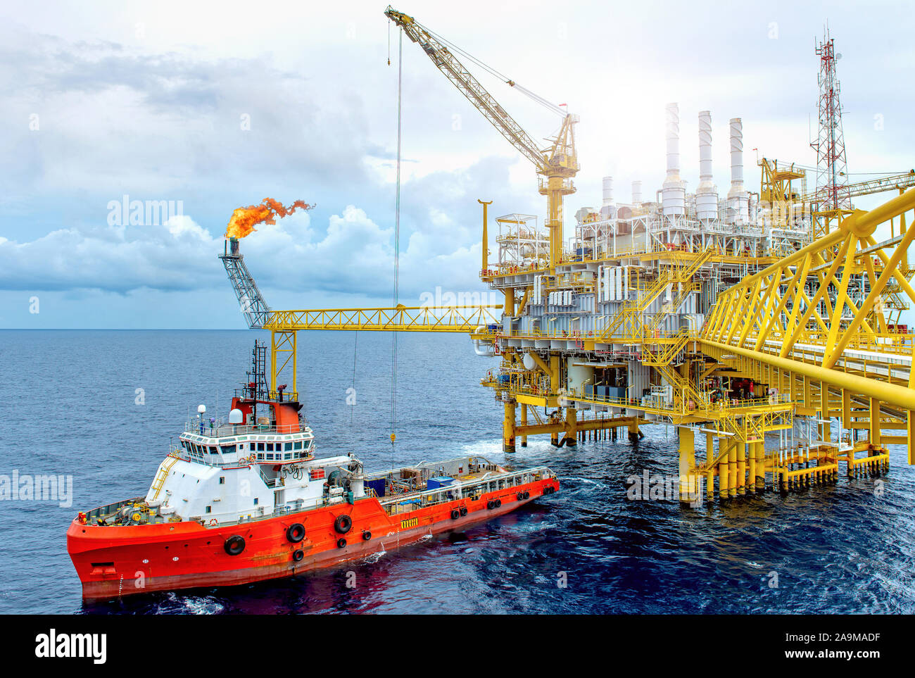 Shipping box is loaded from an offshore rig to the supply vessel Stock ...