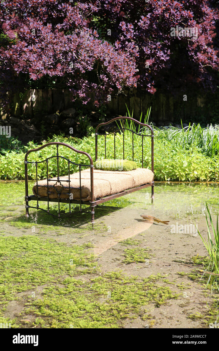 Wrought iron bed hi-res stock photography and images - Alamy