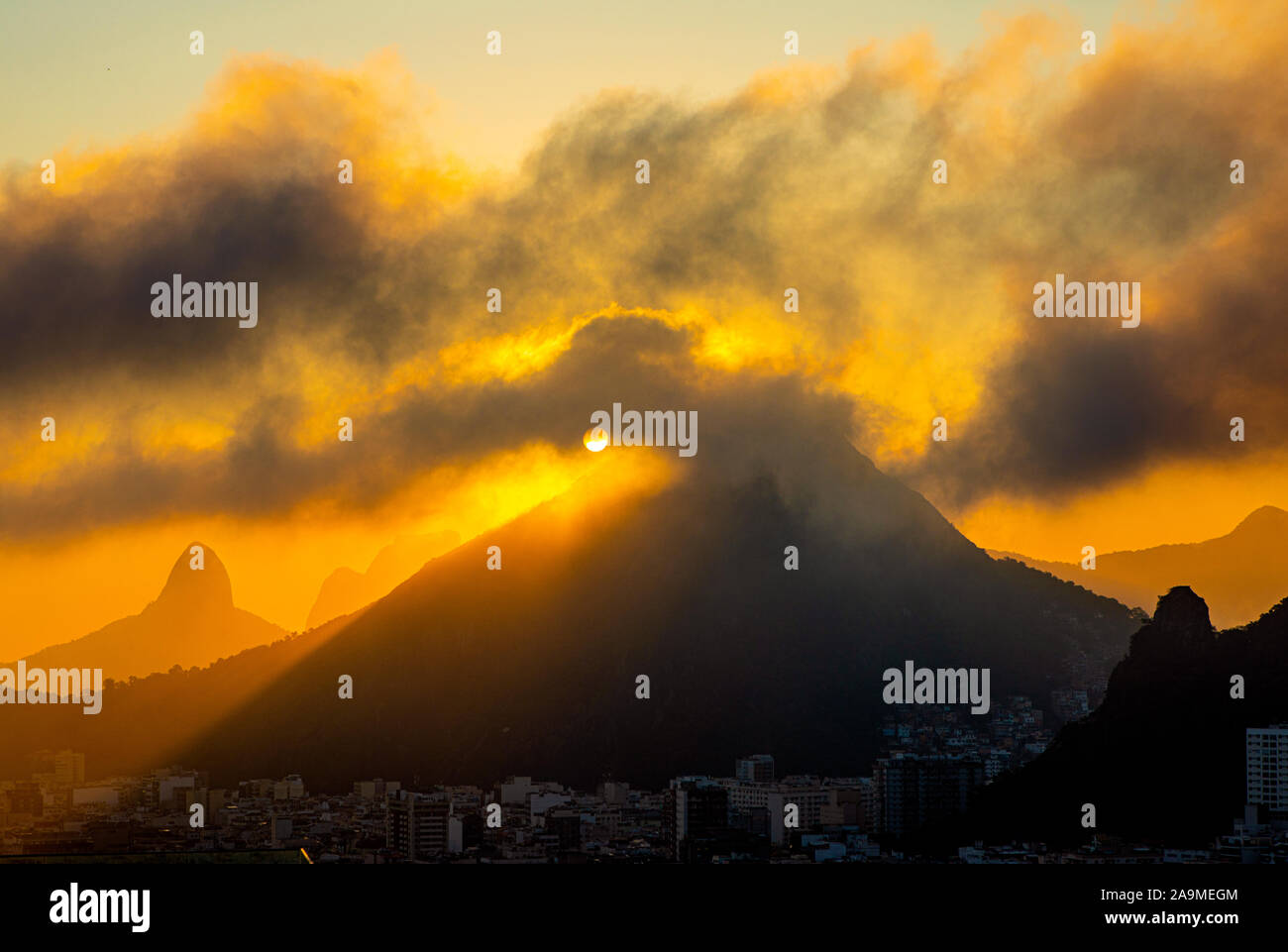 Sun sets behind mountains in Rio de Janeiro, Brazil Stock Photo - Alamy