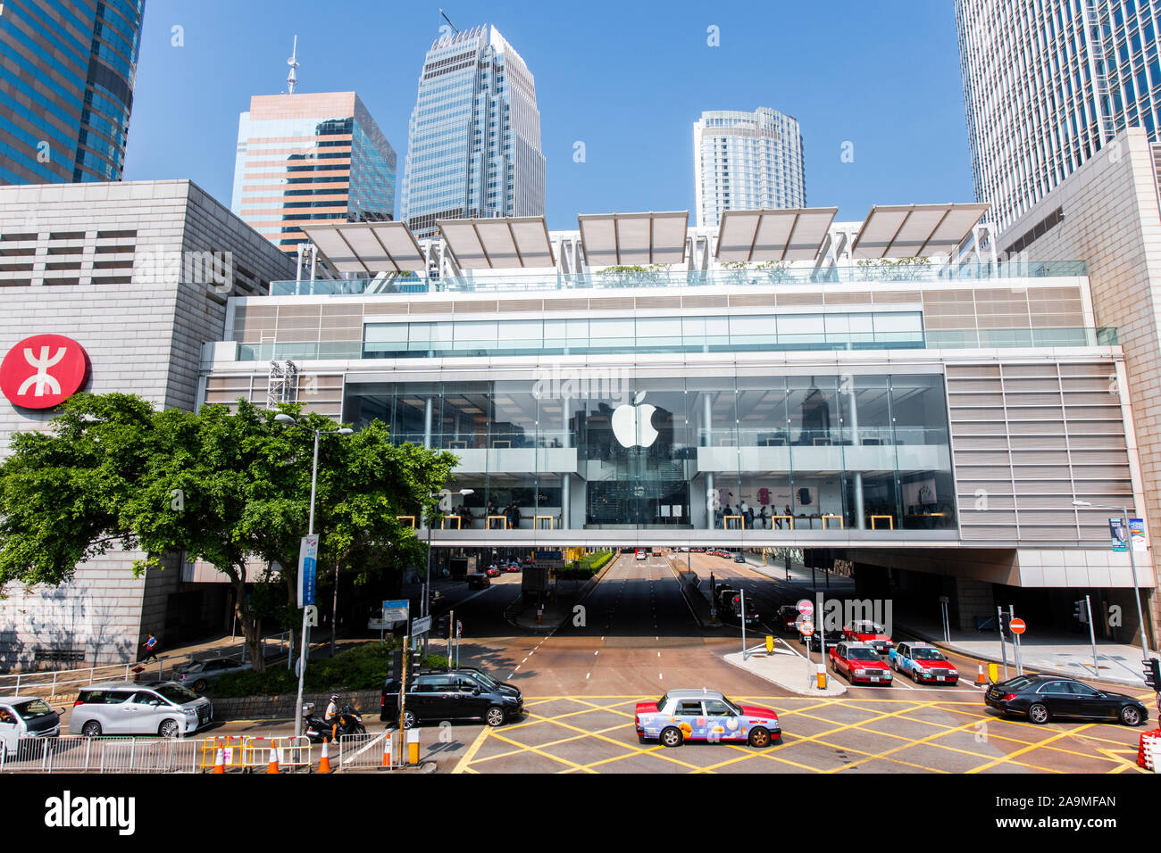 A large Apple store in the IFC Mall in Hong Kong central Stock Photo ...