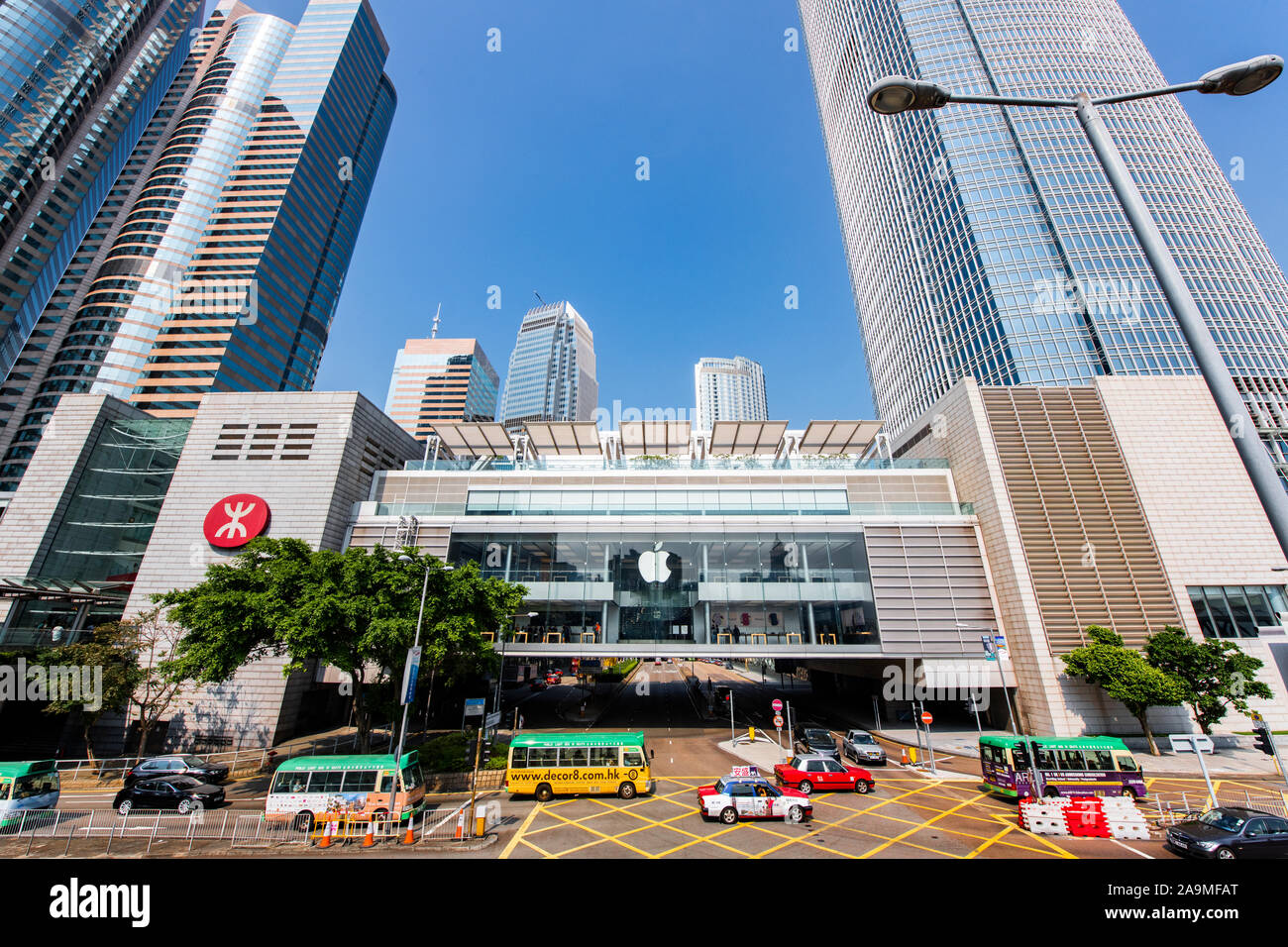 A large Apple store in the IFC Mall in Hong Kong central Stock Photo ...