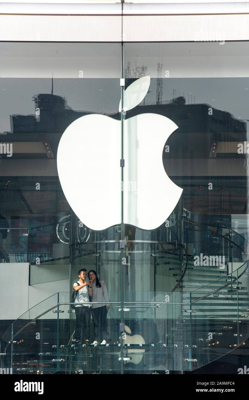 A large Apple store in the IFC Mall in Hong Kong central Stock Photo ...