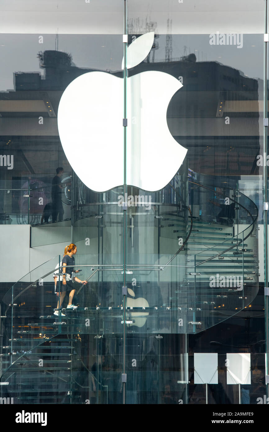 A large Apple store in the IFC Mall in Hong Kong central Stock Photo ...
