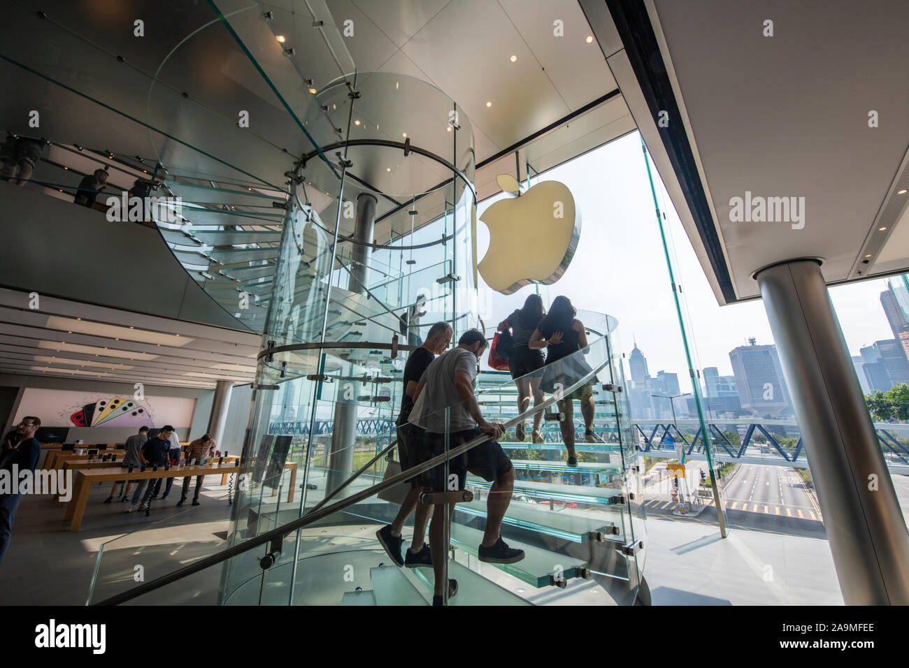 A large Apple store in the IFC Mall in Hong Kong central Stock Photo ...