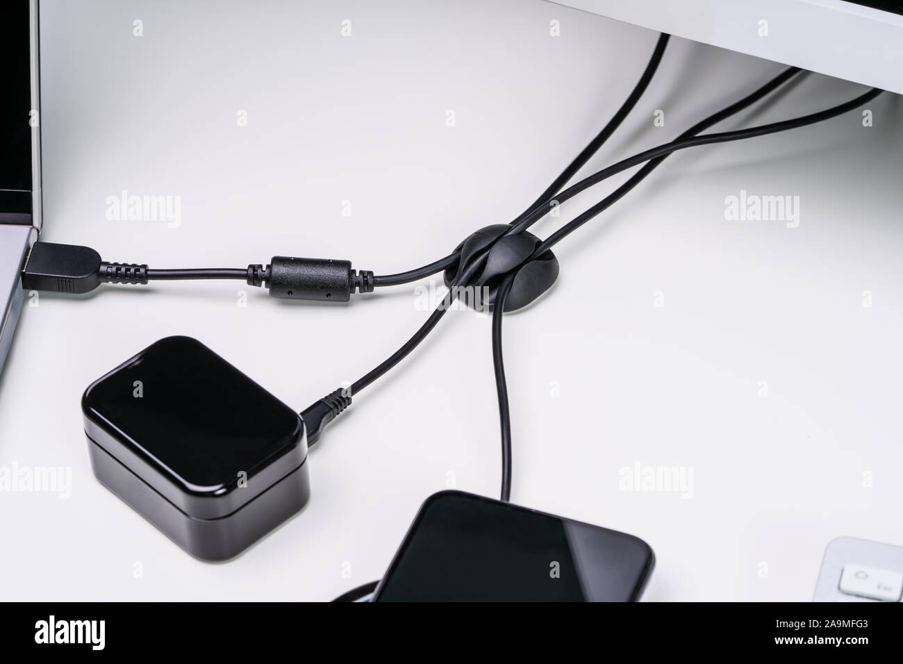 Organized office cables hi-res stock photography and images - Alamy