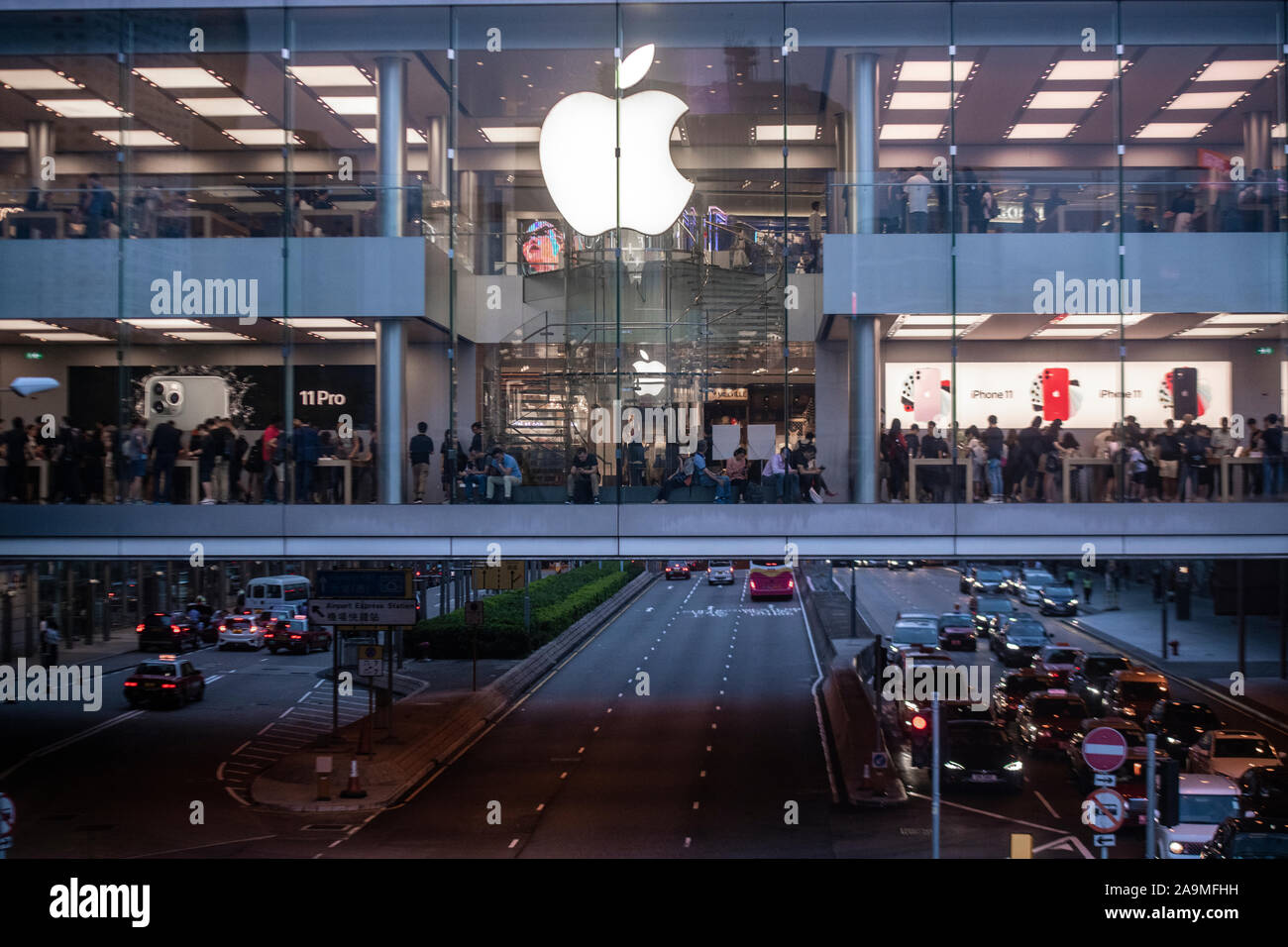 A large Apple store in the IFC Mall in Hong Kong central Stock Photo ...