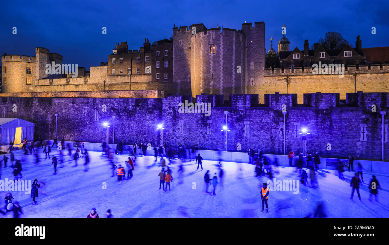 Tower of London, London, UK, 16th November 2019. People enjoy the early ...