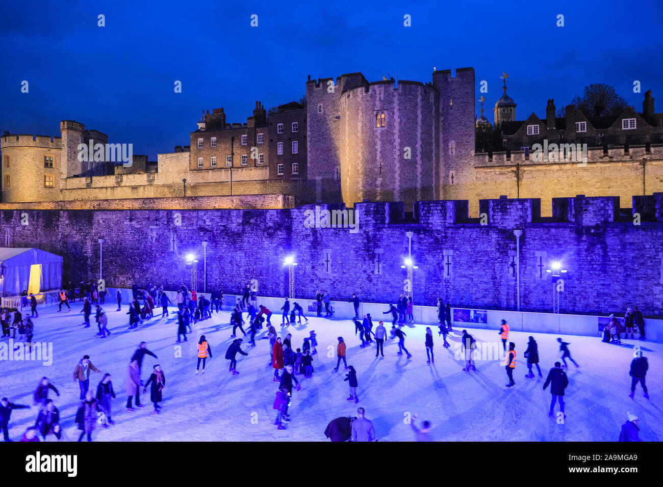 Tower of London, London, UK, 16th November 2019. People enjoy the early ...
