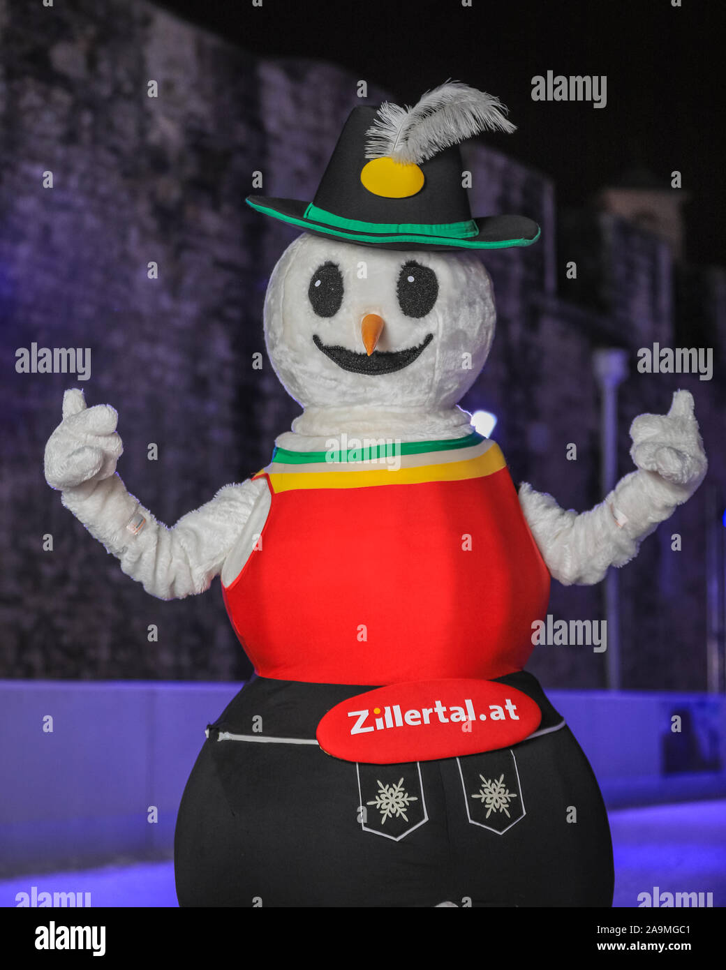 Tower of London, London, UK, 16th November 2019. A cuddly snowman in ...
