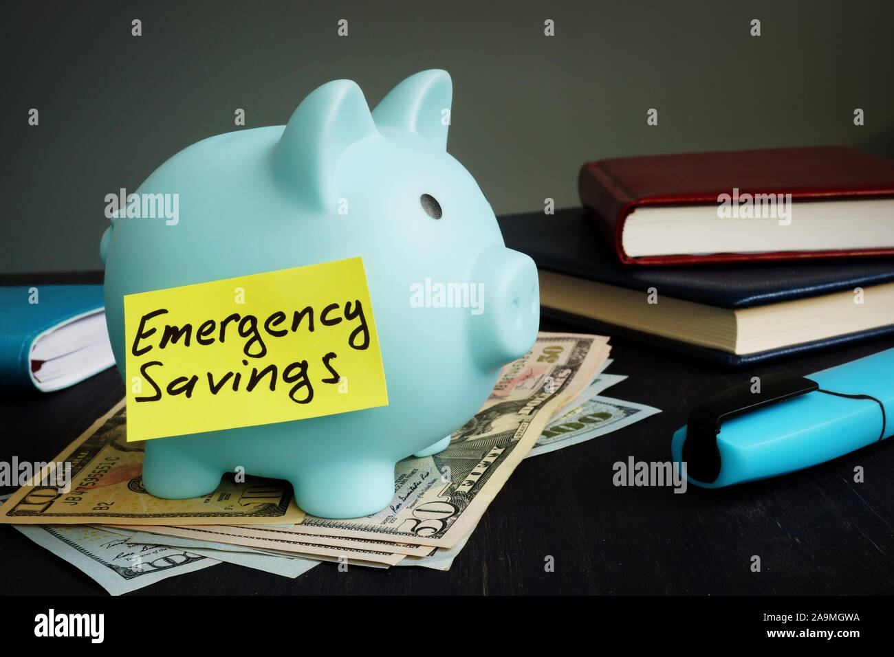 Savings sign hi-res stock photography and images - Alamy