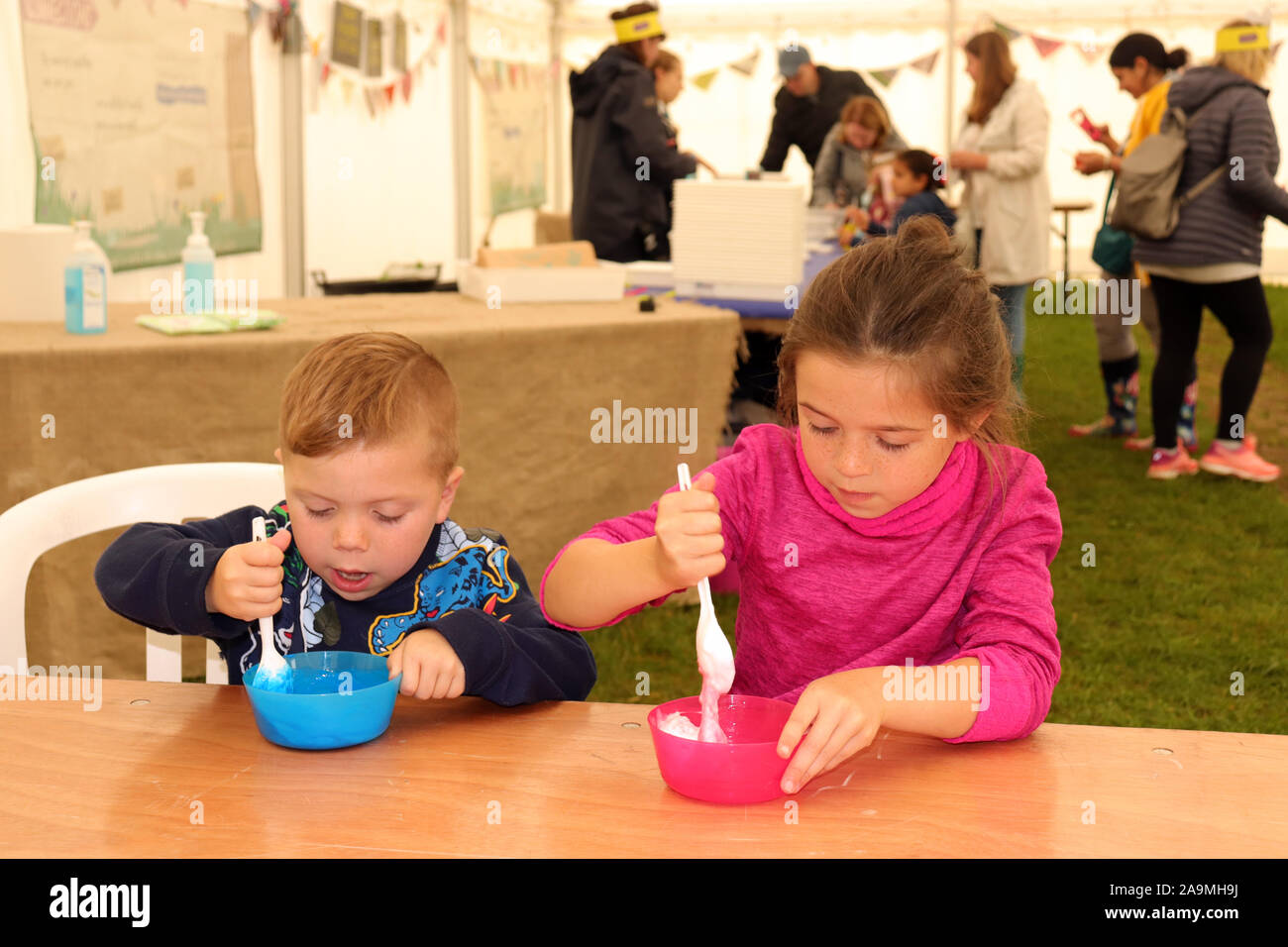 Tent making kids hi-res stock photography and images - Alamy
