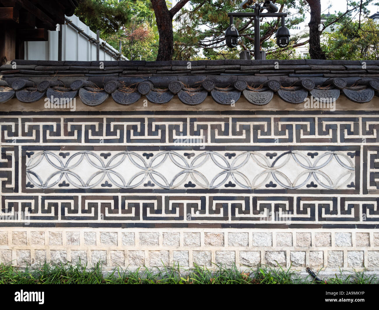 SEOUL, SOUTH KOREA - OCTOBER 31, 2019: decorated fence of Unhyeongung ...