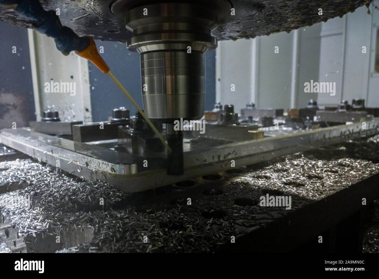 A process of cnc contour side milling of lagre thick steel palte ...