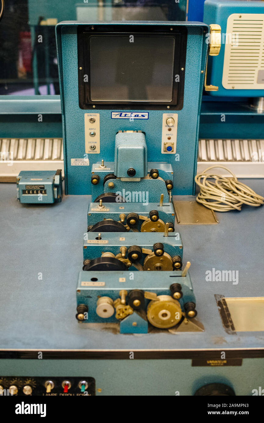 Projection booth hi-res stock photography and images - Alamy