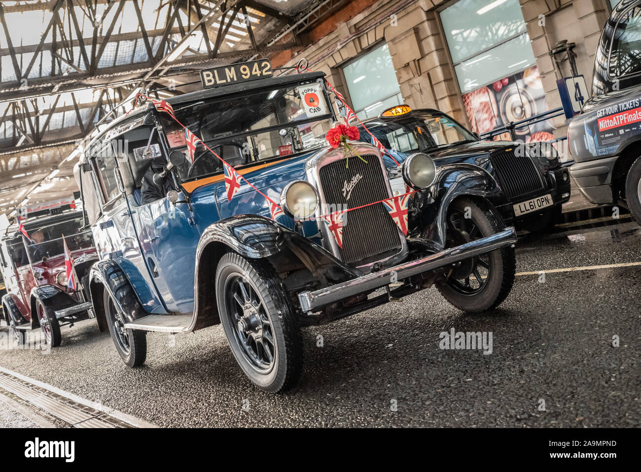 Vintage london taxi hi-res stock photography and images - Alamy