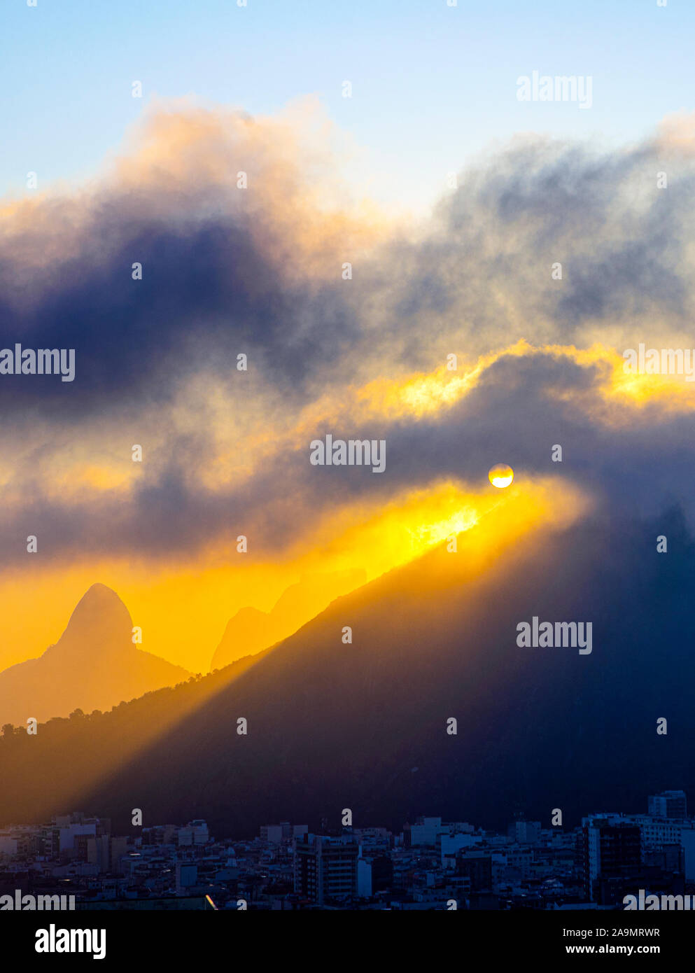 Sun sets behind mountains in Rio de Janeiro, Brazil Stock Photo - Alamy