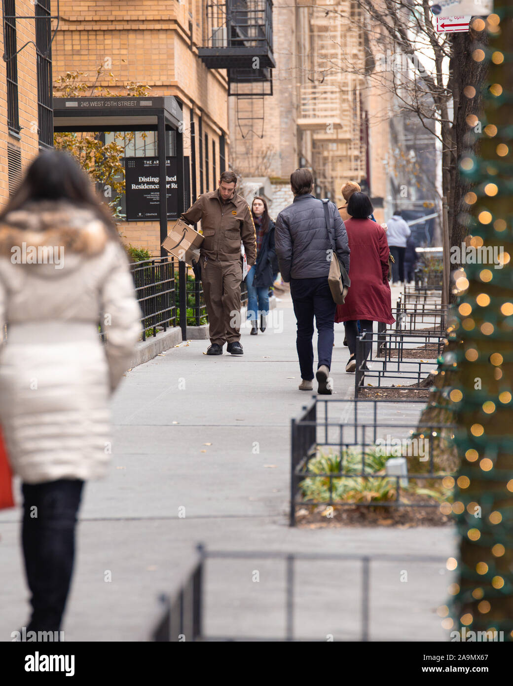 Ups driver hi-res stock photography and images - Alamy