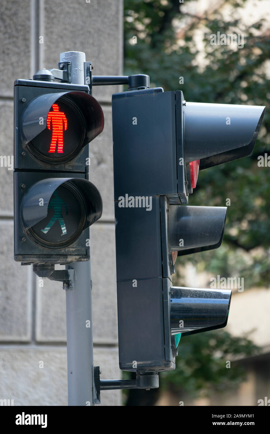 Trafic signal with red hi-res stock photography and images - Alamy
