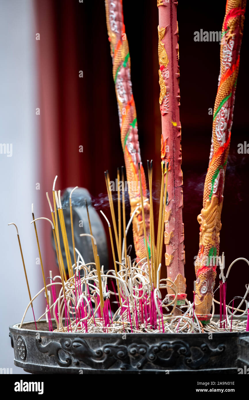 Red prayer sticks hi-res stock photography and images - Alamy