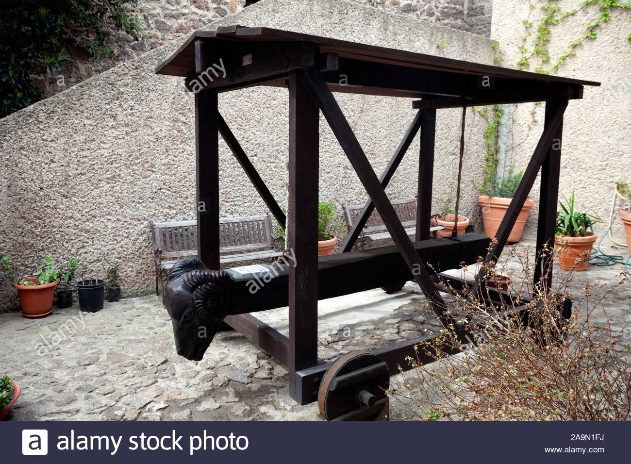 Medieval Battering Ram High Resolution Stock Photography and Images - Alamy