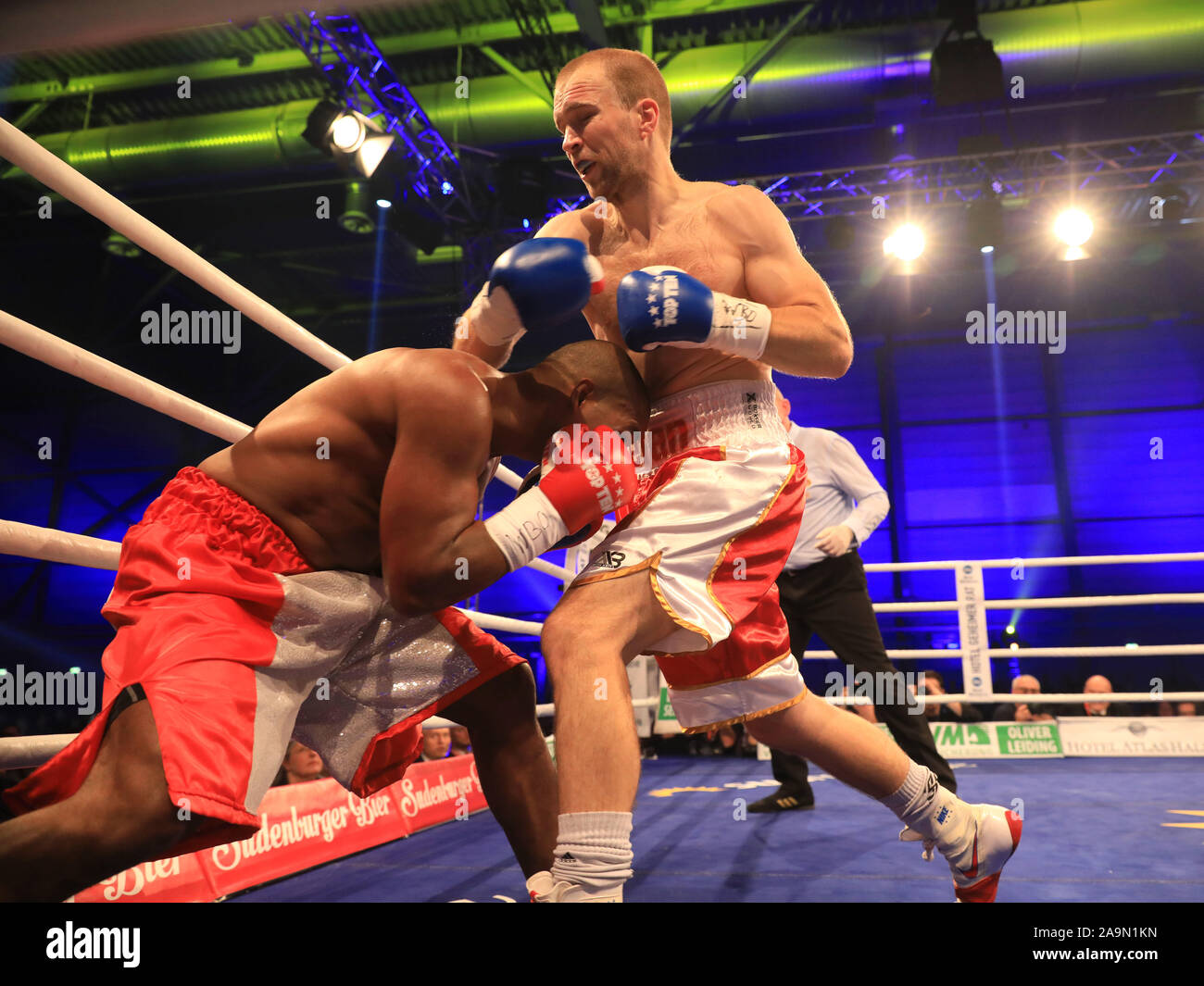 Boxing tko hi-res stock photography and images - Alamy