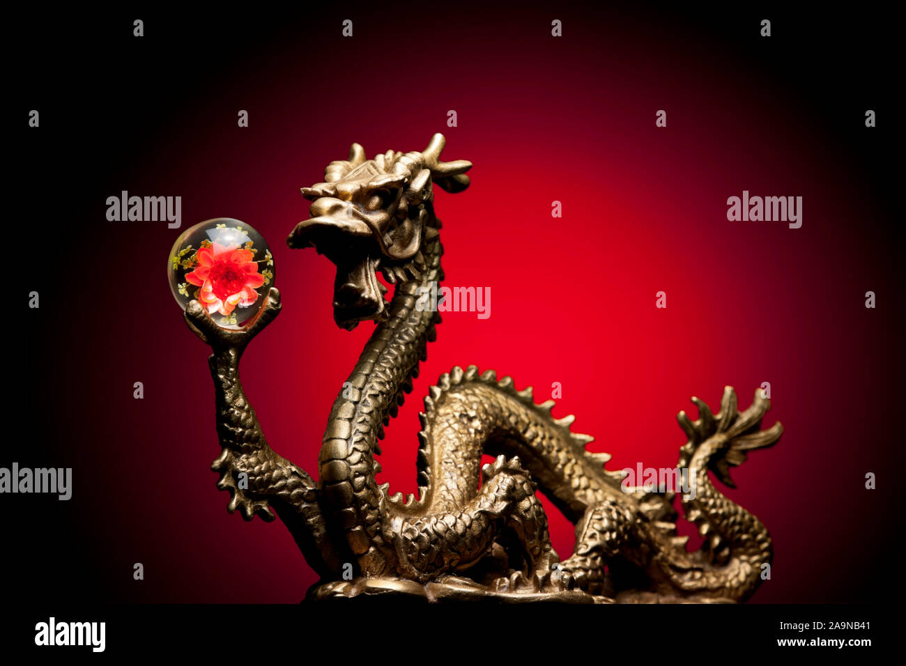 Chinese Dragon holding a Chrysanthemum Sphere Stock Photo - Alamy