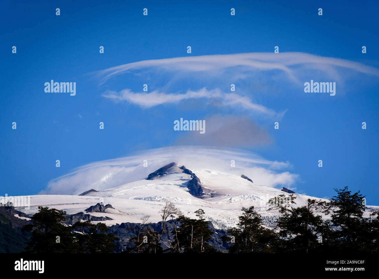 Michinmahuida volcano chile hi-res stock photography and images - Alamy