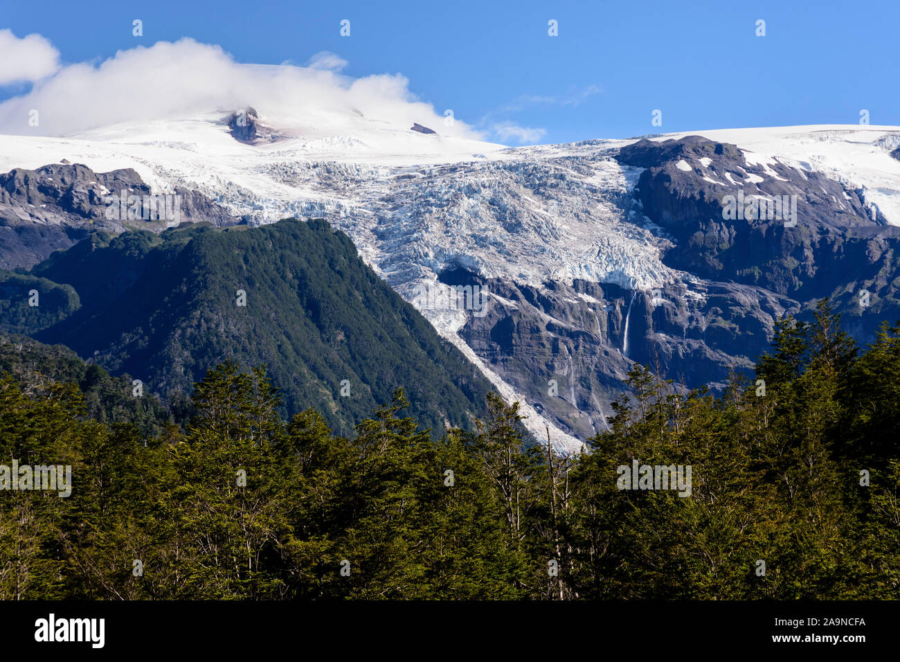 Glacier view of Michinmahuida volcano in Pumalin Park, Chaitén ...