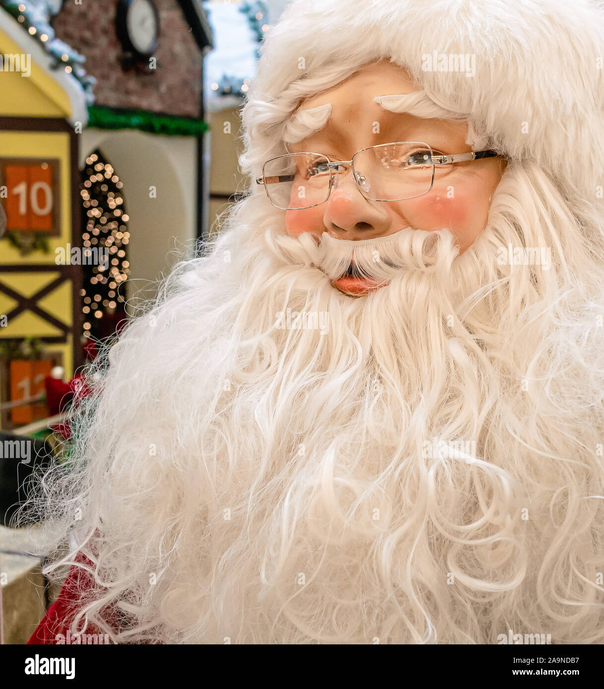 Mall santa claus hi-res stock photography and images - Alamy