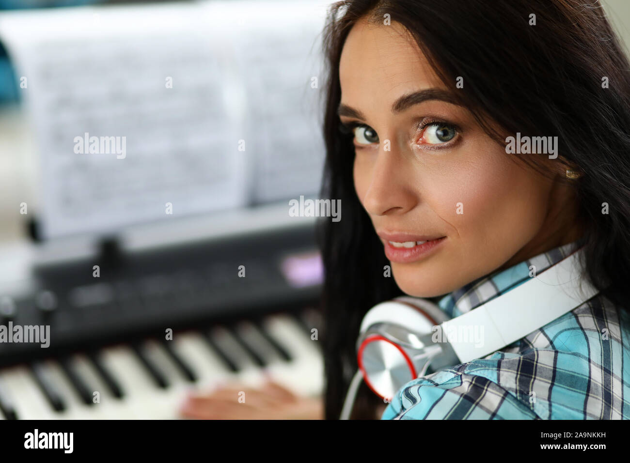 Woman musician hi-res stock photography and images - Alamy