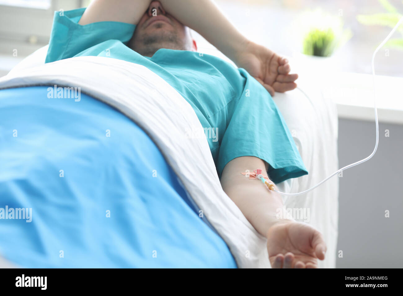 Patient cannula in hospital bed hi-res stock photography and images - Alamy