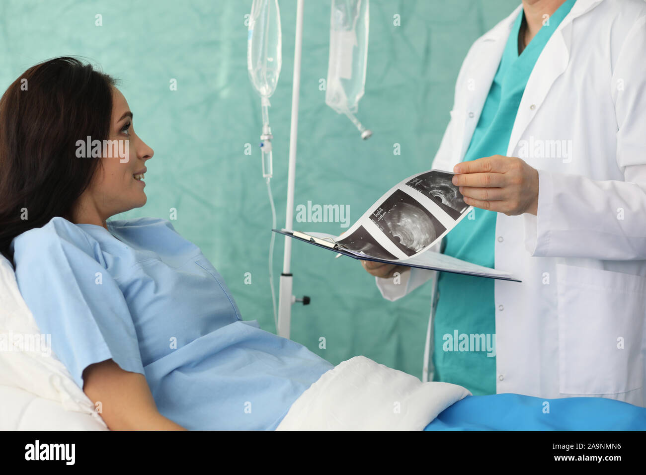 Doctor patient discussing scan results hi-res stock photography and ...