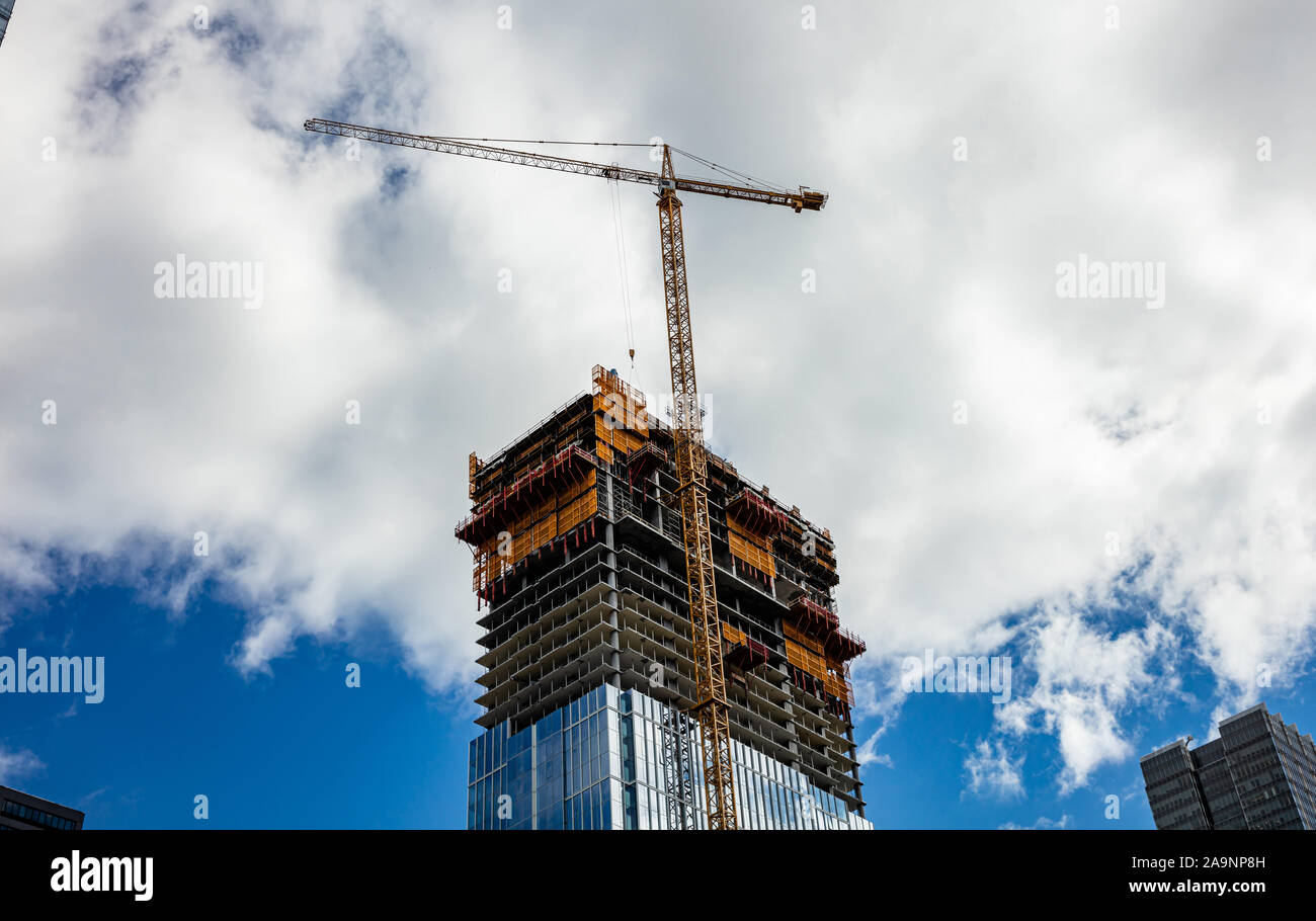 Crane lifting load construction site hi-res stock photography and ...