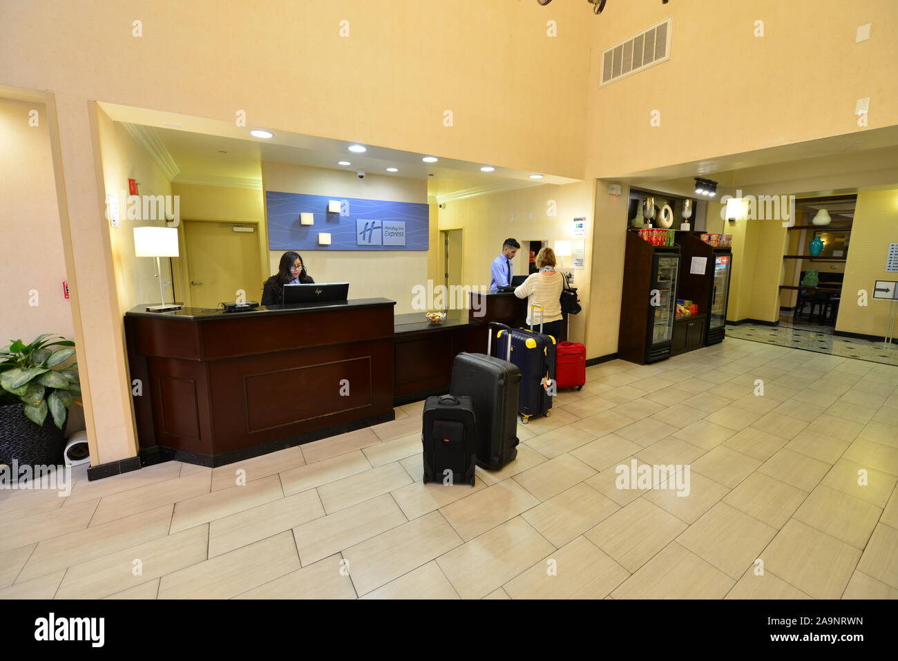 Foyer hotel checking in hi-res stock photography and images - Alamy